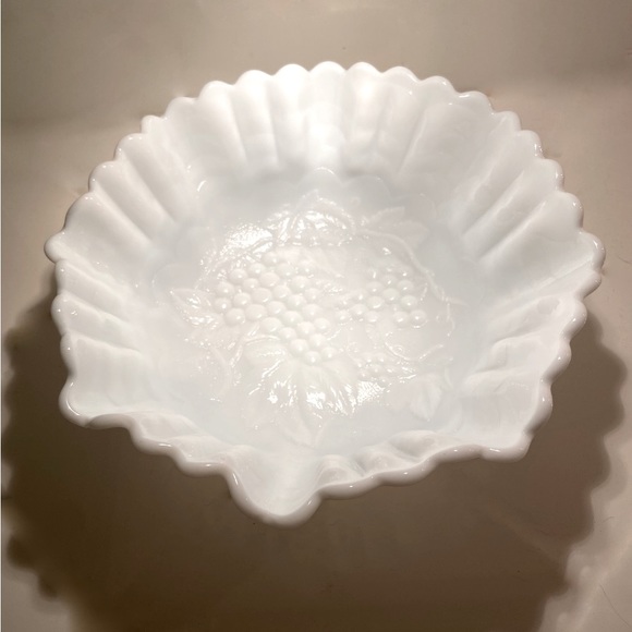 imperial glass | Accents | Vintage Imperial Glass Milk Glass Scalloped ...